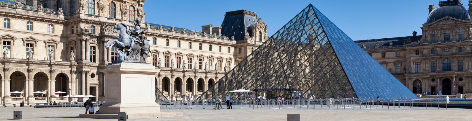 Musée du Louvre stop | Hop On Hop Off Paris City Tour